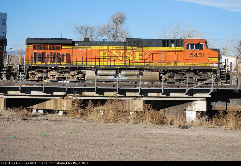 BNSF 5451